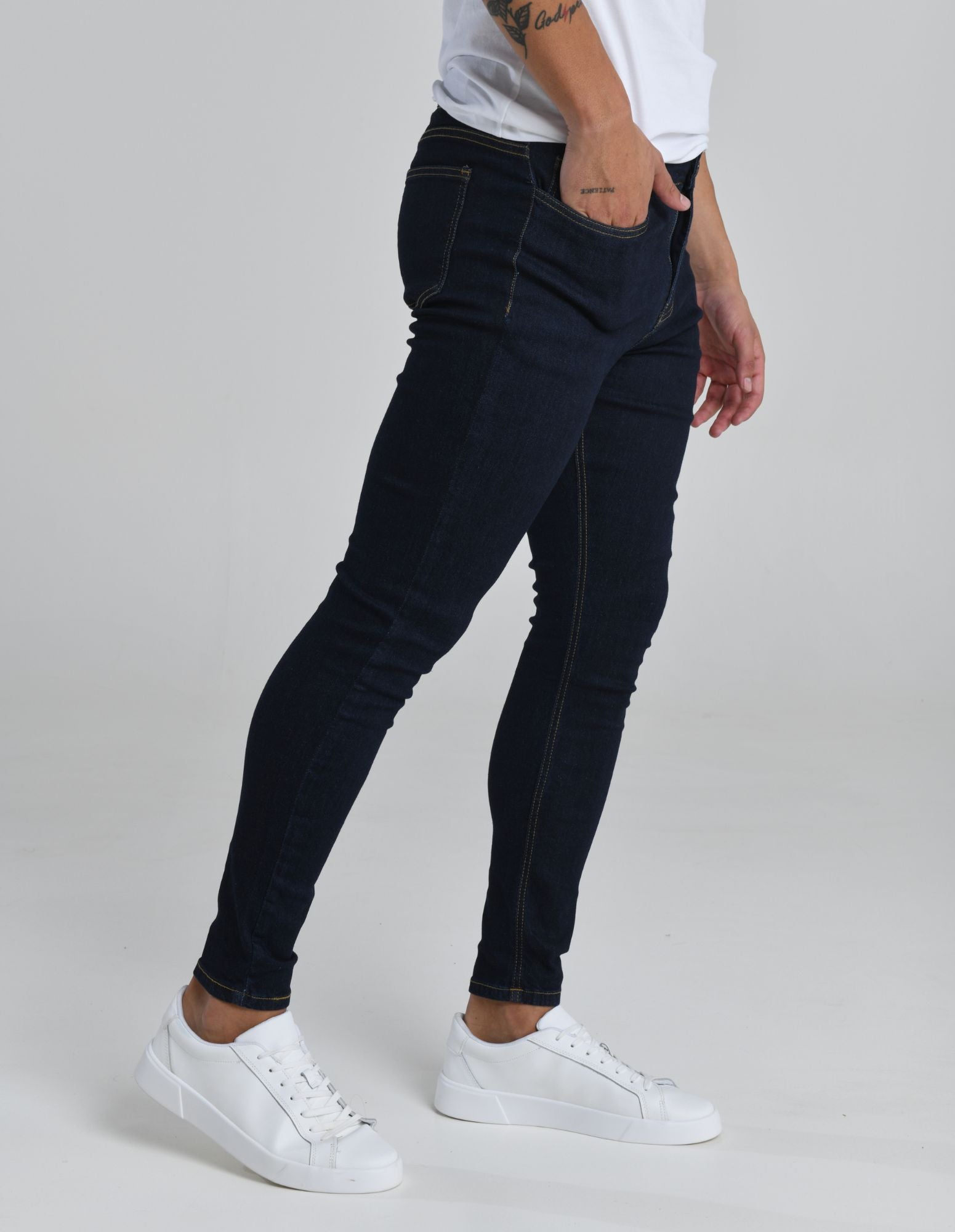 EXETER – Mayfair Collection